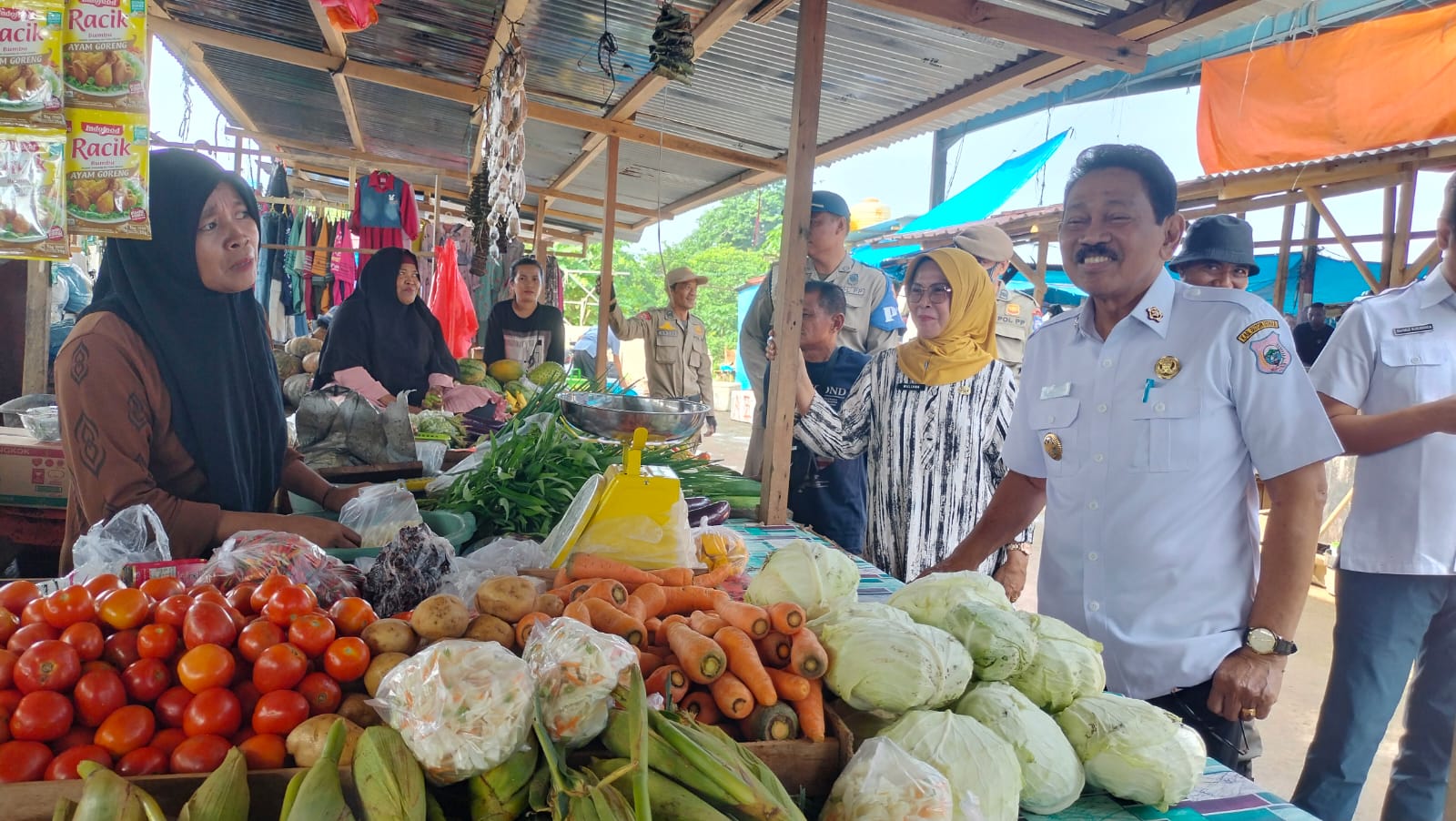 Pantau harga di Pasar, Bupati Butur Harapkan harga bahan pokok tetap stabil Pantau harga di Pasar, Bupati Butur Harapkan harga bahan pokok tetap stabil